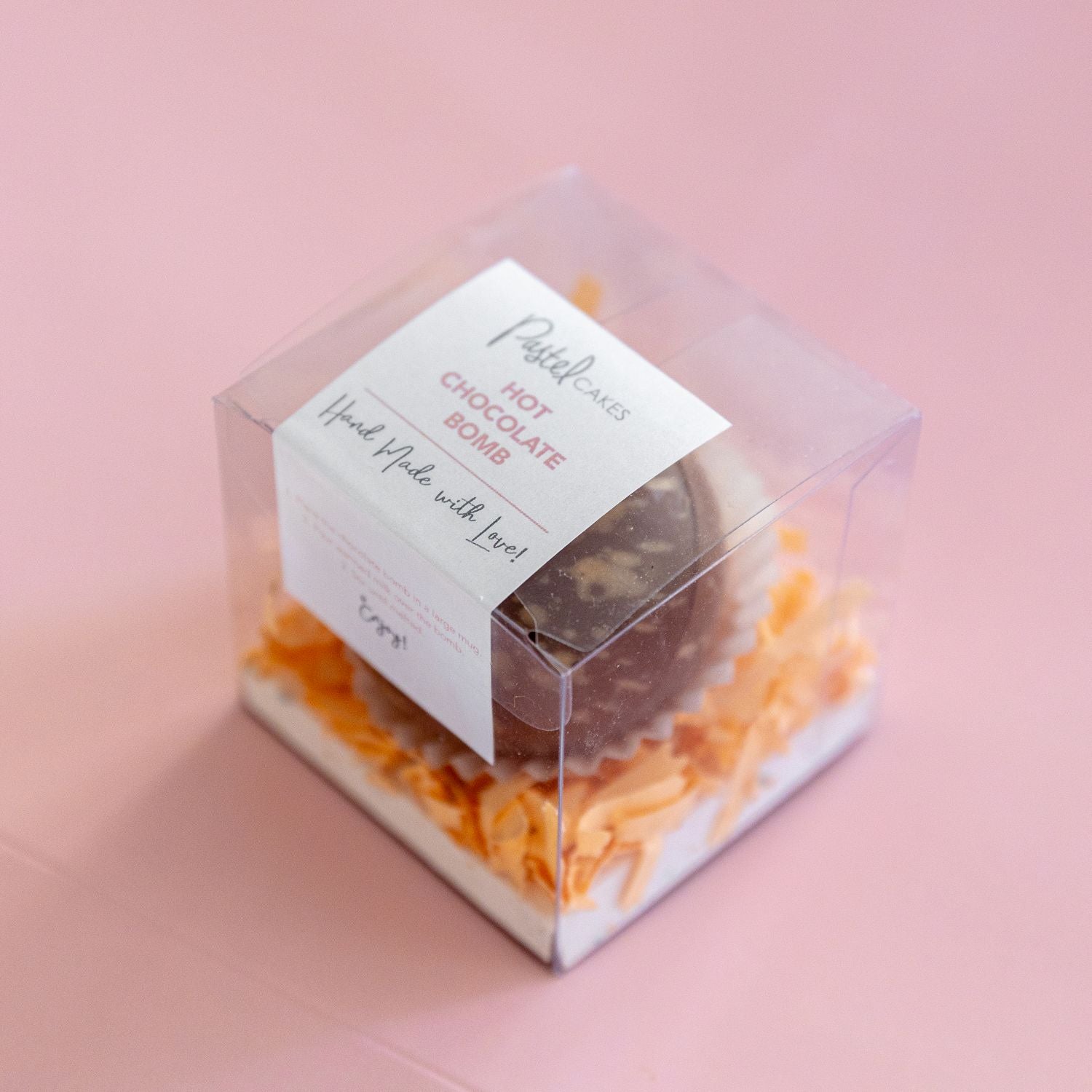 HOLIDAY HUG – Pastel Cakes Dubai